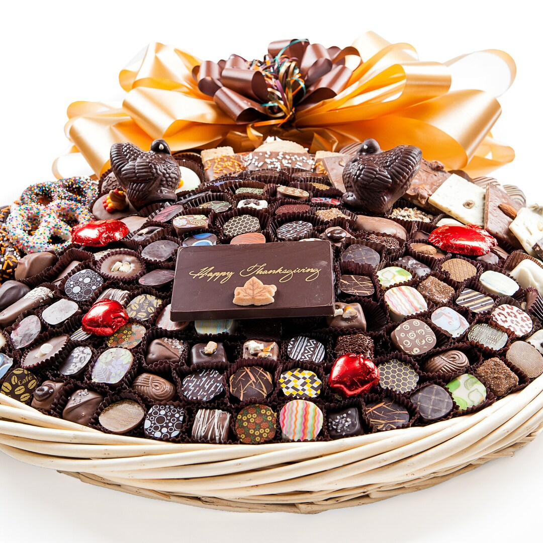 Thanksgiving Celebration Basket 24 Inch Round - Le Chocolatier